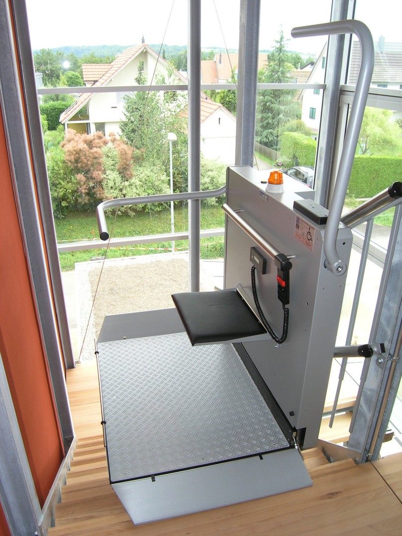 Bildergalerie Rollstuhlifte auf Treppen mit Kurven | Meico