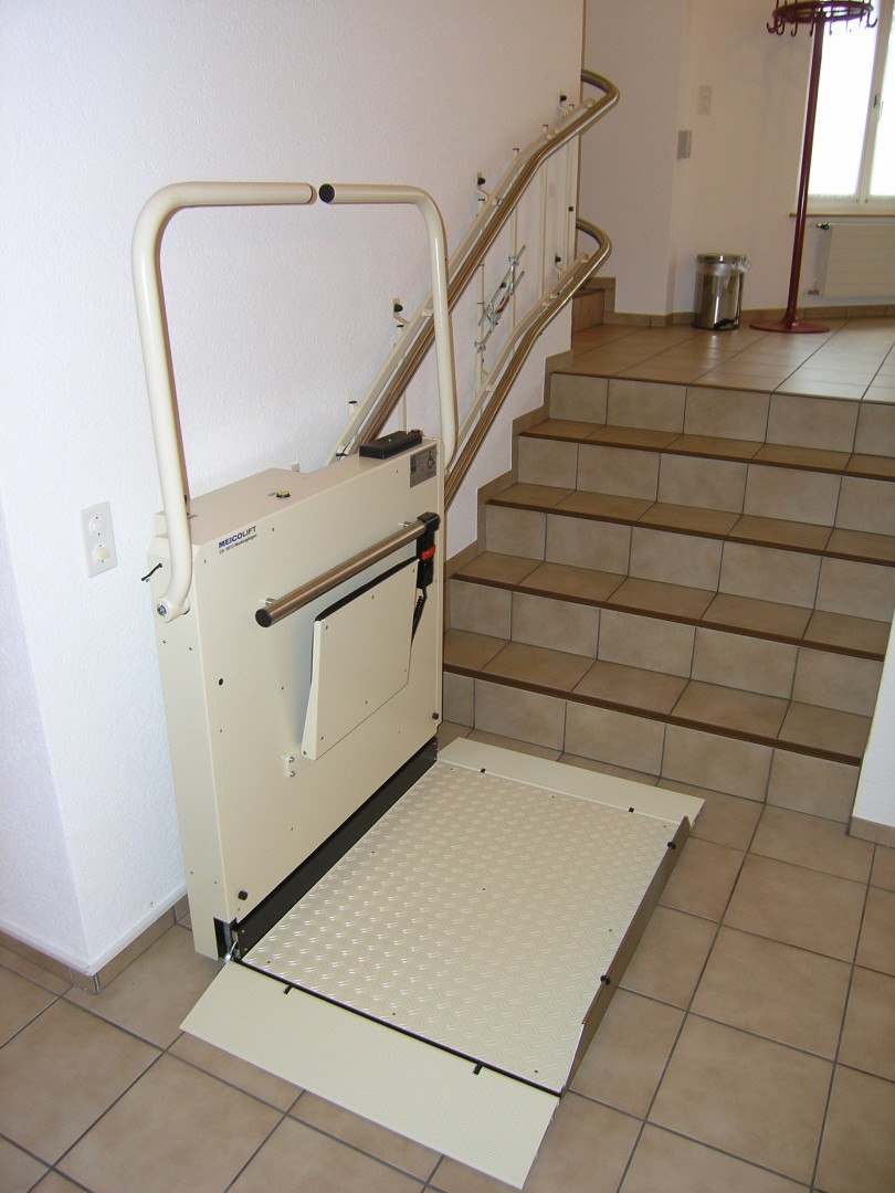 Bildergalerie Rollstuhlifte auf Treppen mit Kurven | Meico