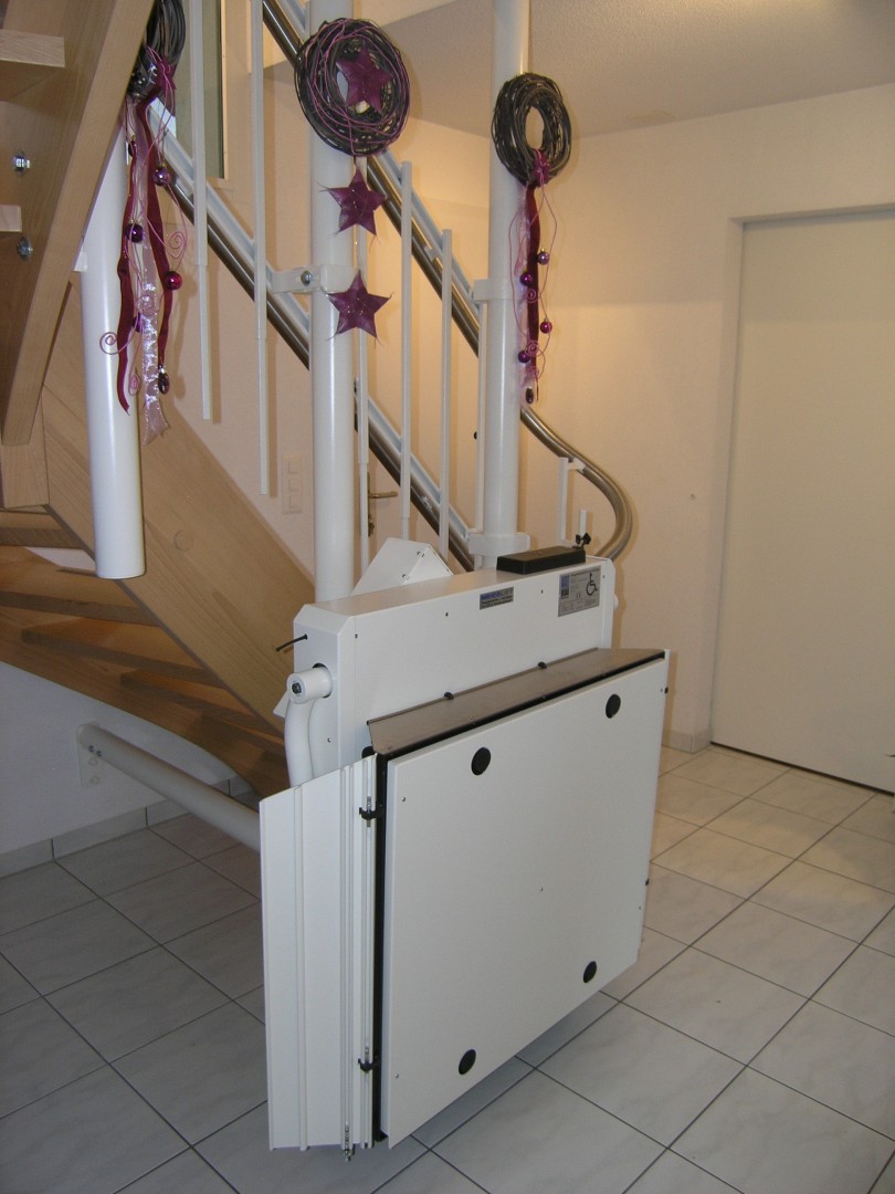 Bildergalerie Rollstuhlifte auf Treppen mit Kurven | Meico