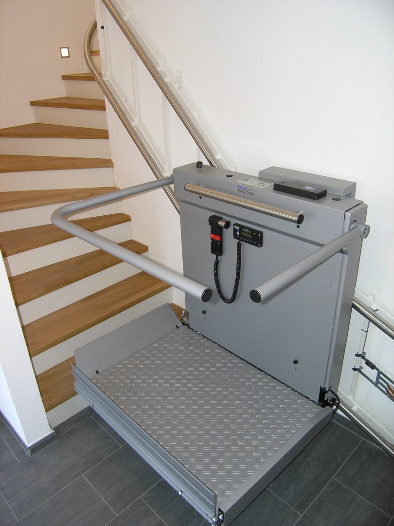 Bildergalerie Rollstuhlifte auf Treppen mit Kurven | Meico