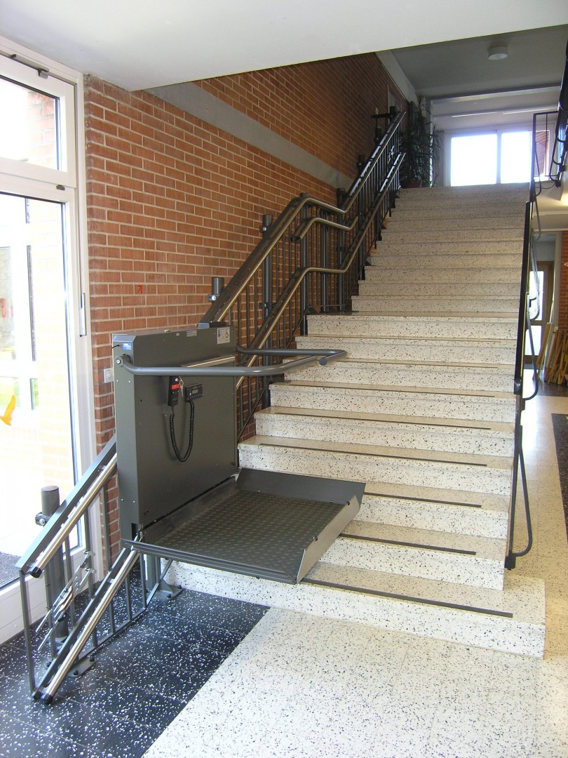 Bildergalerie Rollstuhlifte auf Treppen mit Kurven | Meico