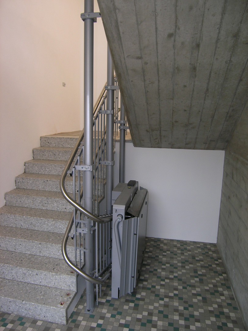 Bildergalerie Rollstuhlifte auf Treppen mit Kurven | Meico